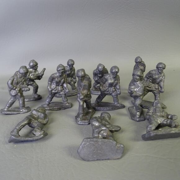 Accents | Lot Of 13 Vintage Antique Lead Metal Toy Soldiers Army Men ...